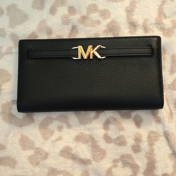 Michael Kors | Bags | Michael Kors Wallet | Poshmark